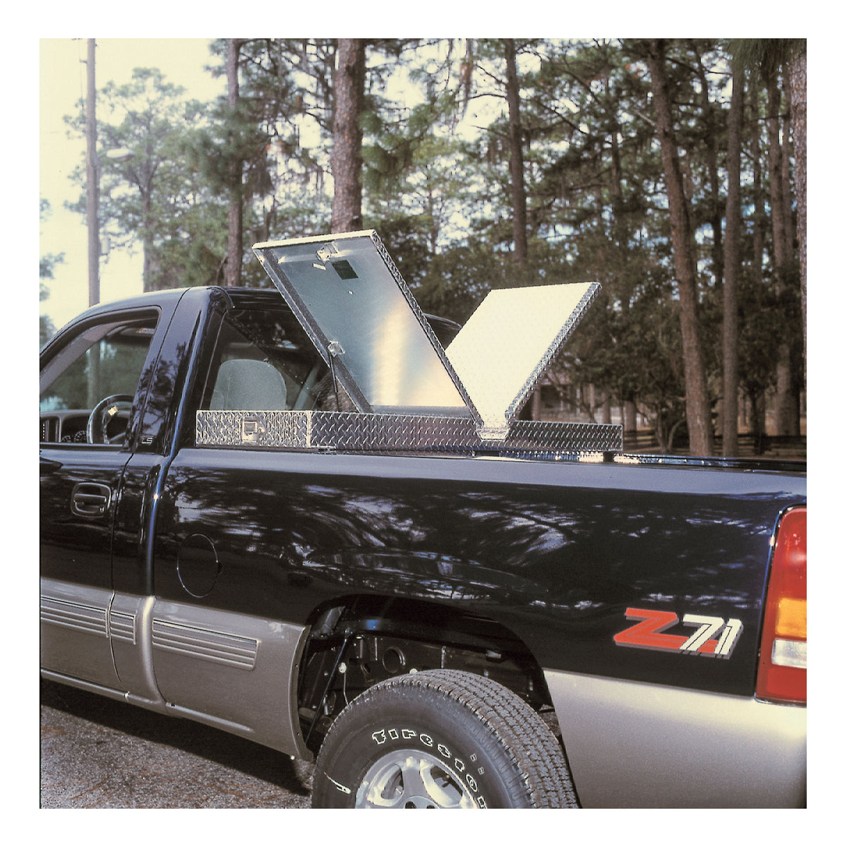 Bright Aluminum 69" Gull Wing Crossover Truck Tool Box (Heavy Packagin ...