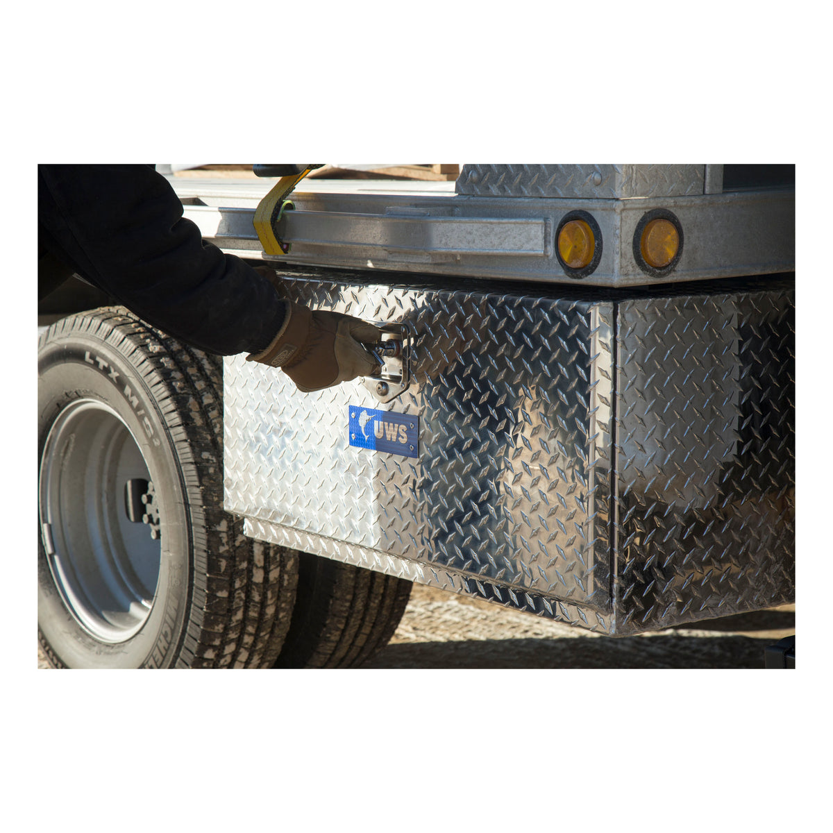 Bright Aluminum 36" Single-Door Underbody Tool Box (Heavy Packaging ...